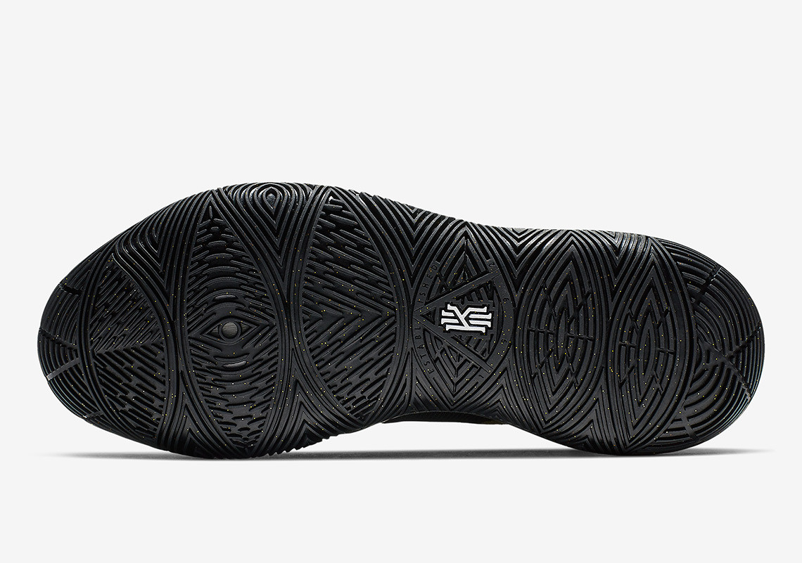 Kyrie 5 ‘Black & Gold’ – XMPL Magazine